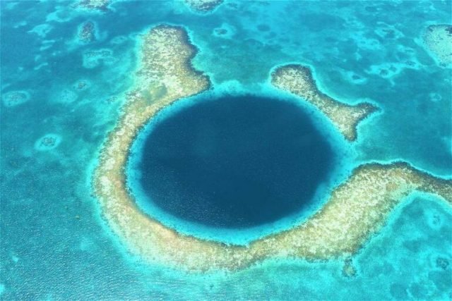 Volar el Great Blue Hole en Belice ⭐ Gran Agujero Azul